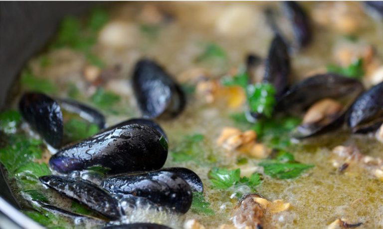 Unraveling The Mysteries Of Mussels: PEI Vs Regular • BoatBasinCafe
