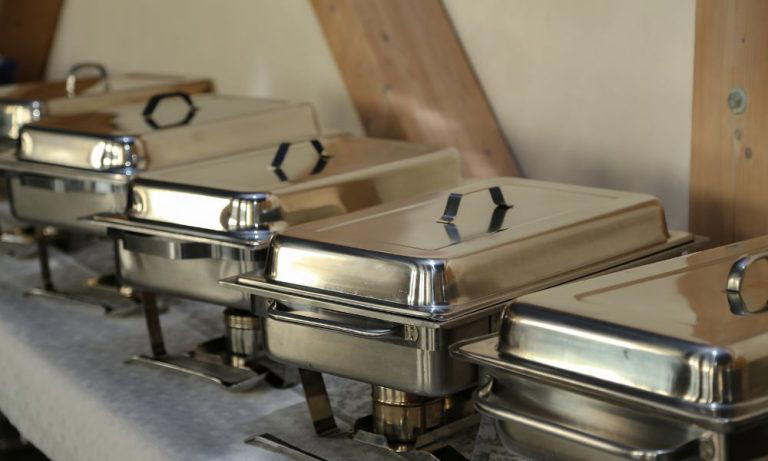 16 Ways To Keep Food Warm: Tips & Tricks You Need To Know