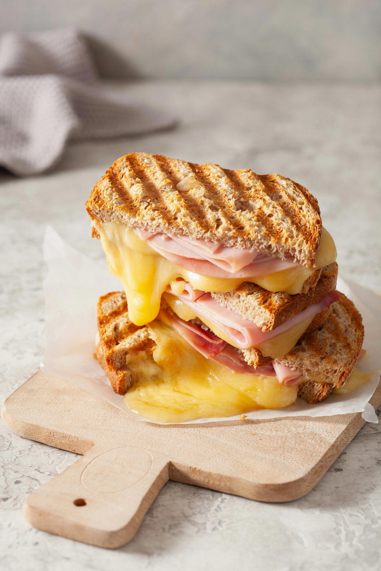 Can I Substitute Mozzarella For Cheddar? Get The Answer!